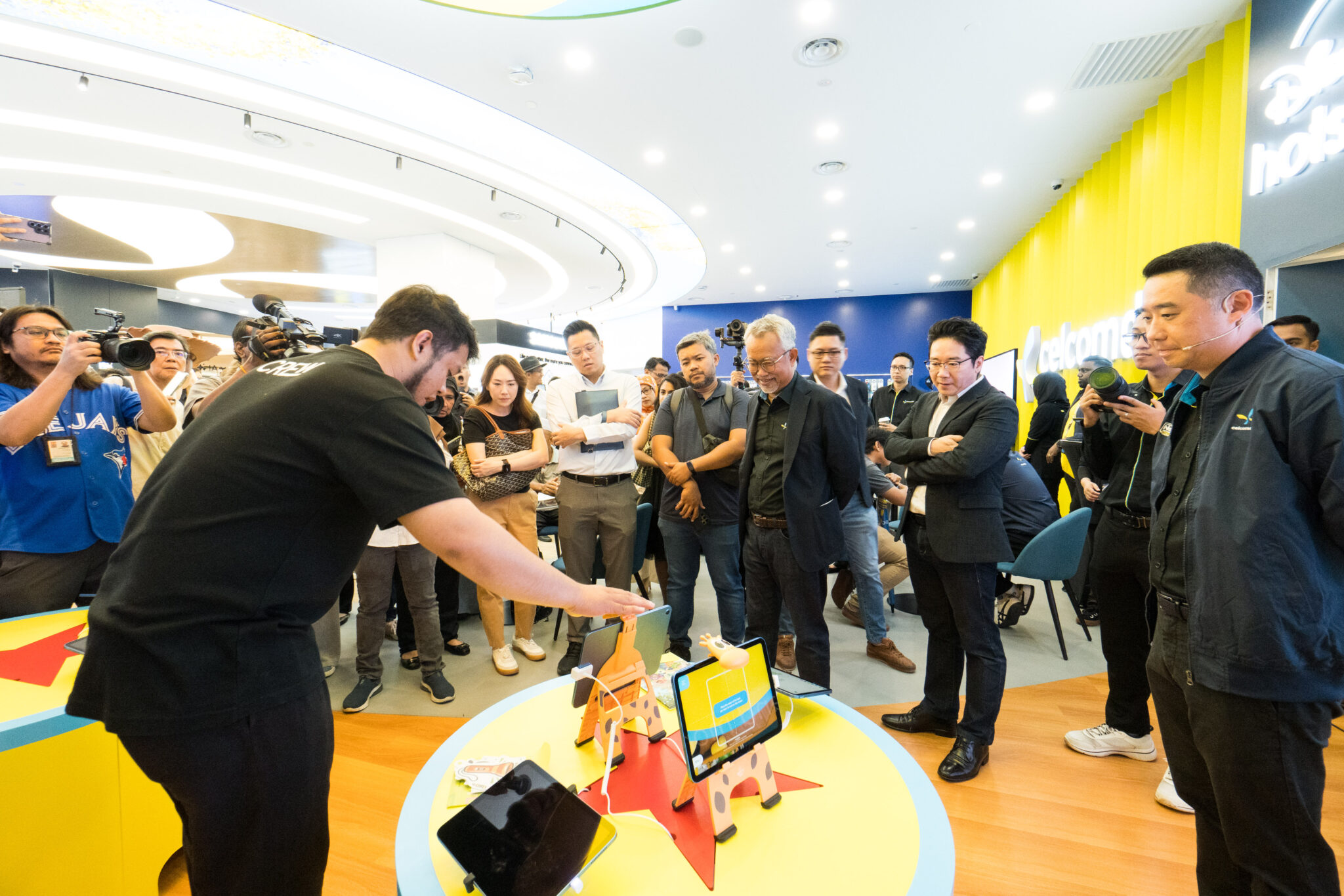 CelcomDigi Launches Experiential Flagship Store ‘Life’ to Redefine ...
