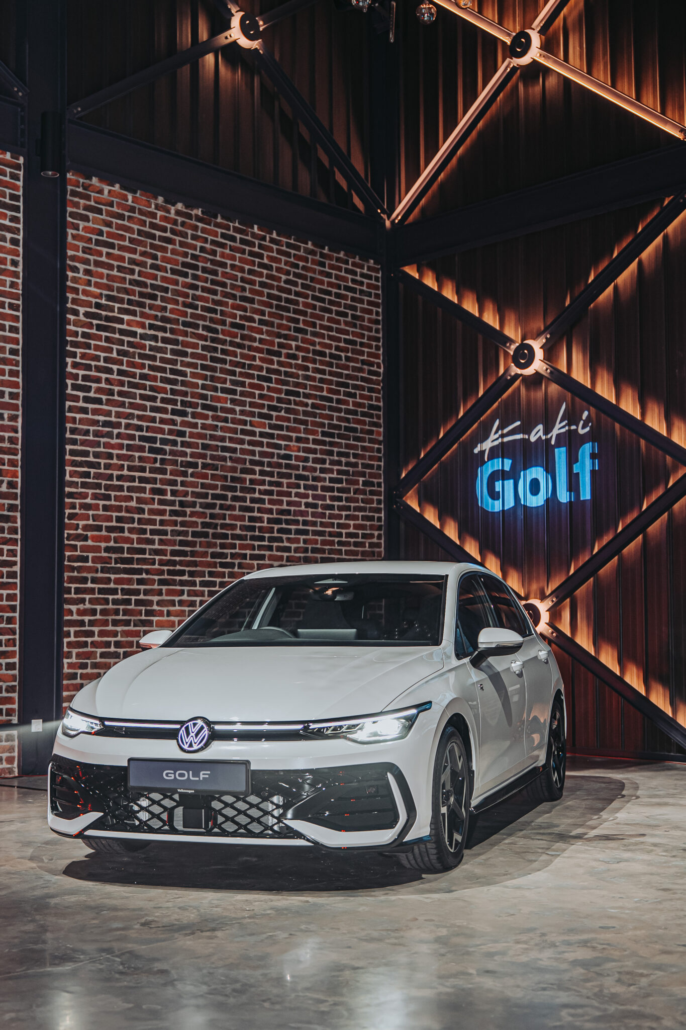 Volkswagen Malaysia Launches the New Golf R-Line and New Golf GTI ...